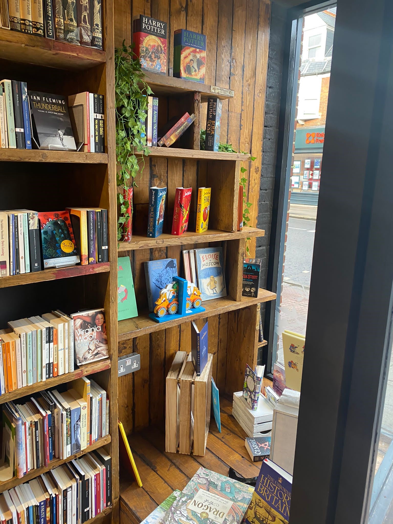 New Sam Beare Bookshop in Weybridge is open - Woking & Sam Beare Hospices